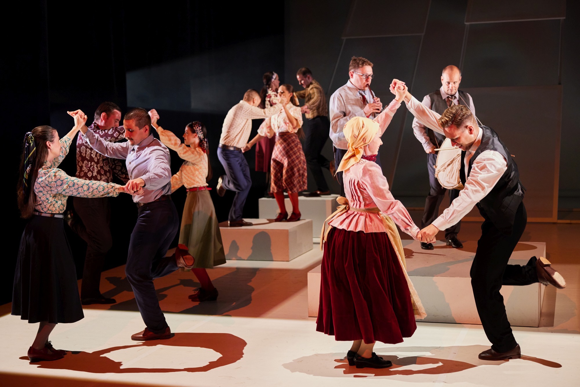 Duna Art Ensemble & National Dance Theater | Rolling in Budapest